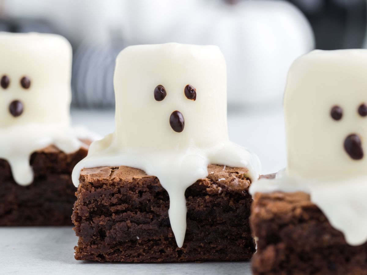 Ghost Brownies (Halloween Brownies Recipe) - Together as Family