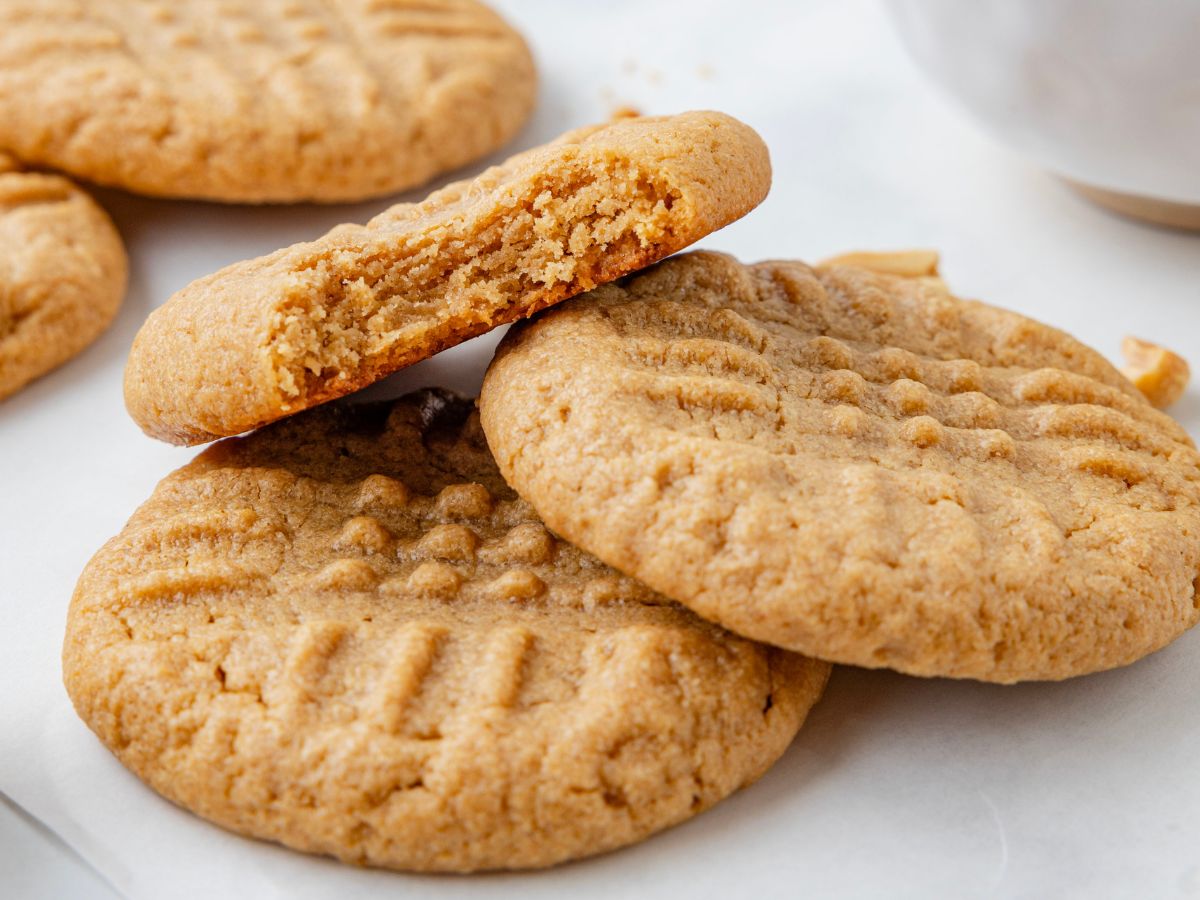 4-Ingredient Peanut Butter Cookies - Together as Family